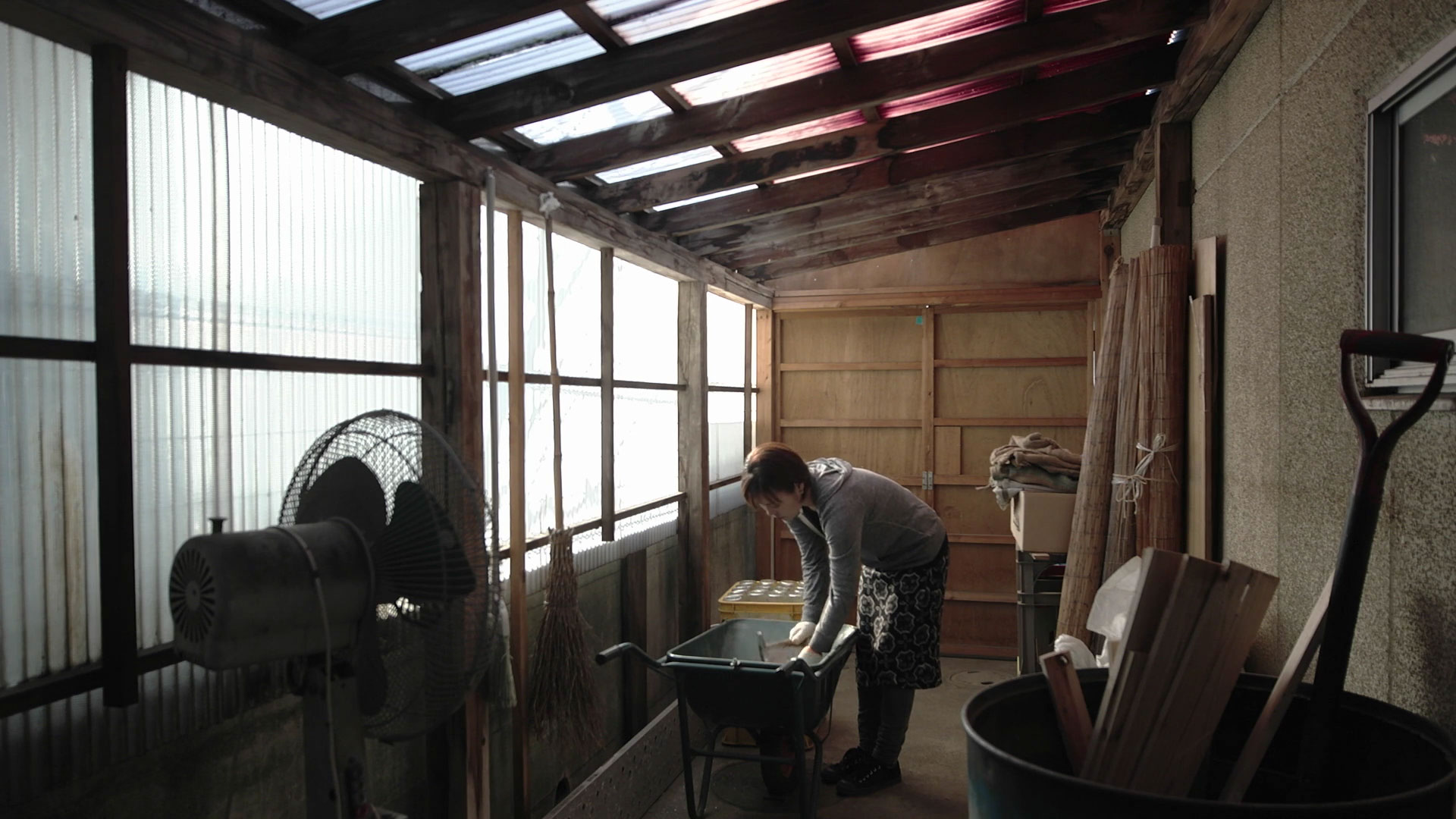 Finding the Right Style & Tone for an Artist Profile - Suggestion of Motion