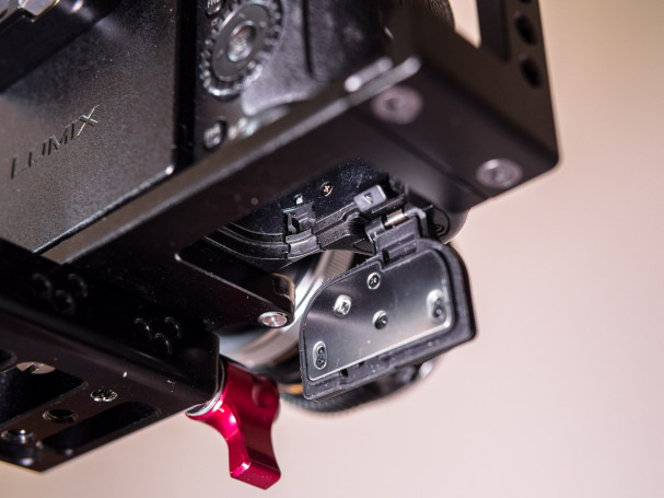 All Business: Fhugen Honu Panasonic GH4 Cage Review