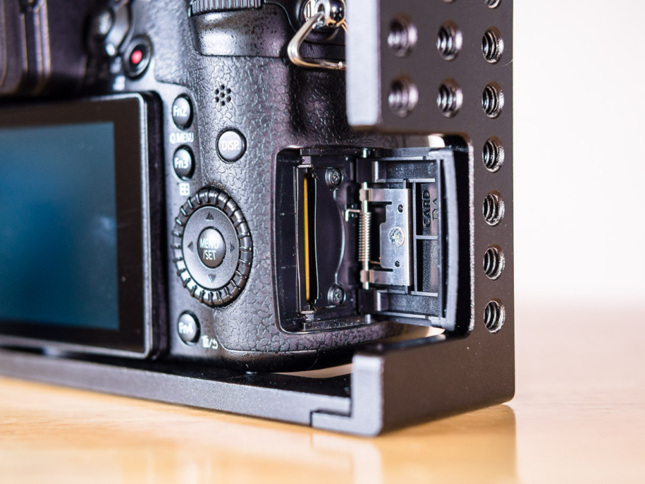 All Business: Fhugen Honu Panasonic GH4 Cage Review
